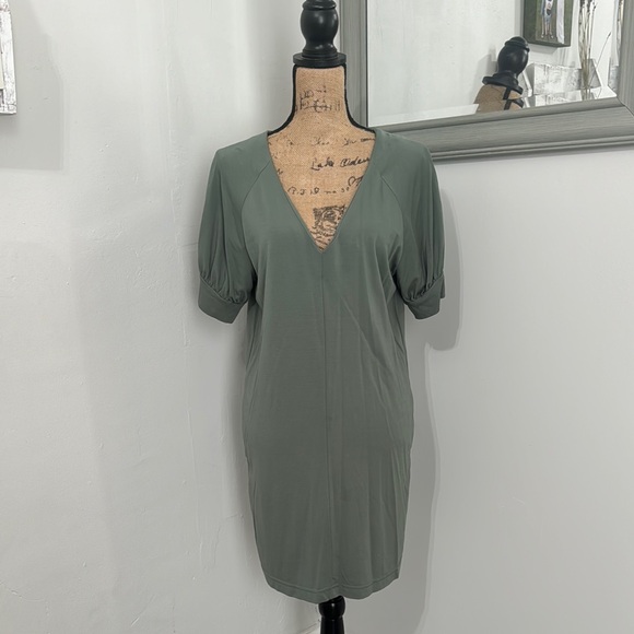 Very J | Dresses | Elegant Green Vneck Dress | Poshmark